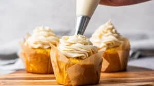 Fluffy Vanilla Buttercream Frosting Recipe in 10 Minutes